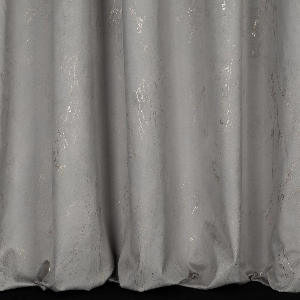 ZATEMŇOVACÍ ZÁVĚS NA PÁSCE NADIA 140X300 CM STŘÍBRNÁ