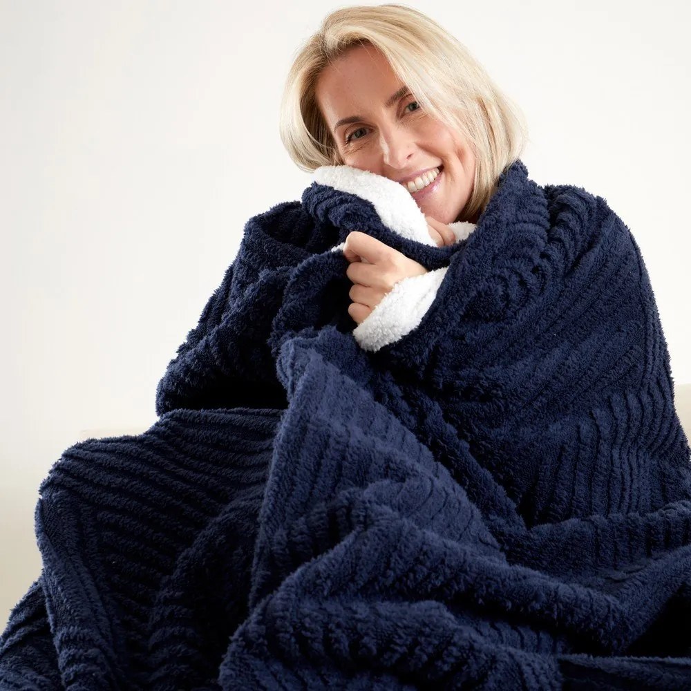 Tmavě modrý přehoz 230x220 cm Heat Buddy Super Thermal – Catherine Lansfield
