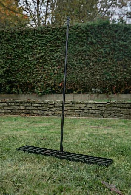 IQ Garden Nivelační a zapravovací hrábě 115 cm - černá 312333
