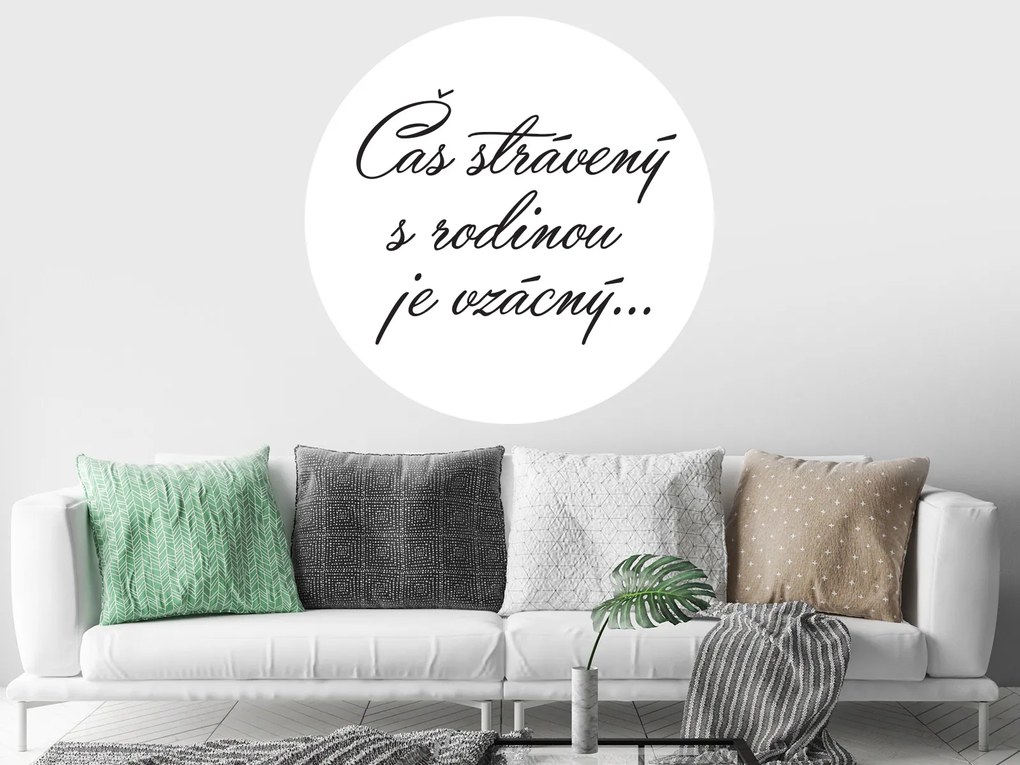 Čas strávený s rodinou textová samolepka na zeď šíře 45 cm