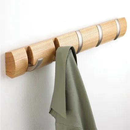 Dřevěný věšák na zeď Umbra Flip 5 s kovovými háčky | natural | BIANO
