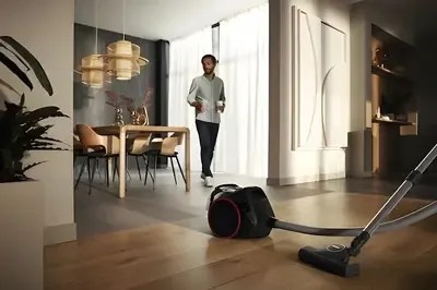 Miele Boost CX1 125 Active černá / Sáčkový vysavač