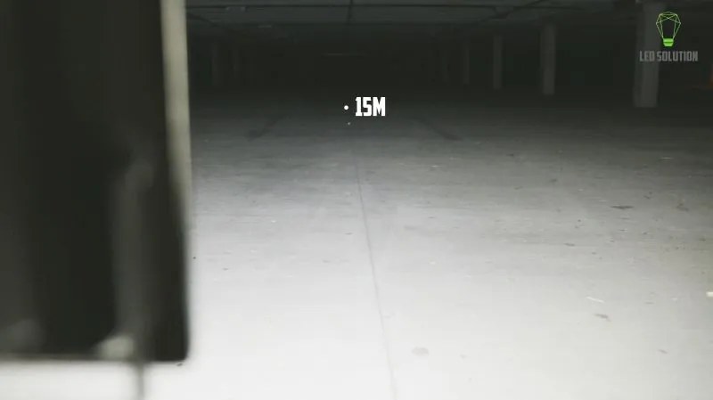 Černý LED reflektor 20W Economy