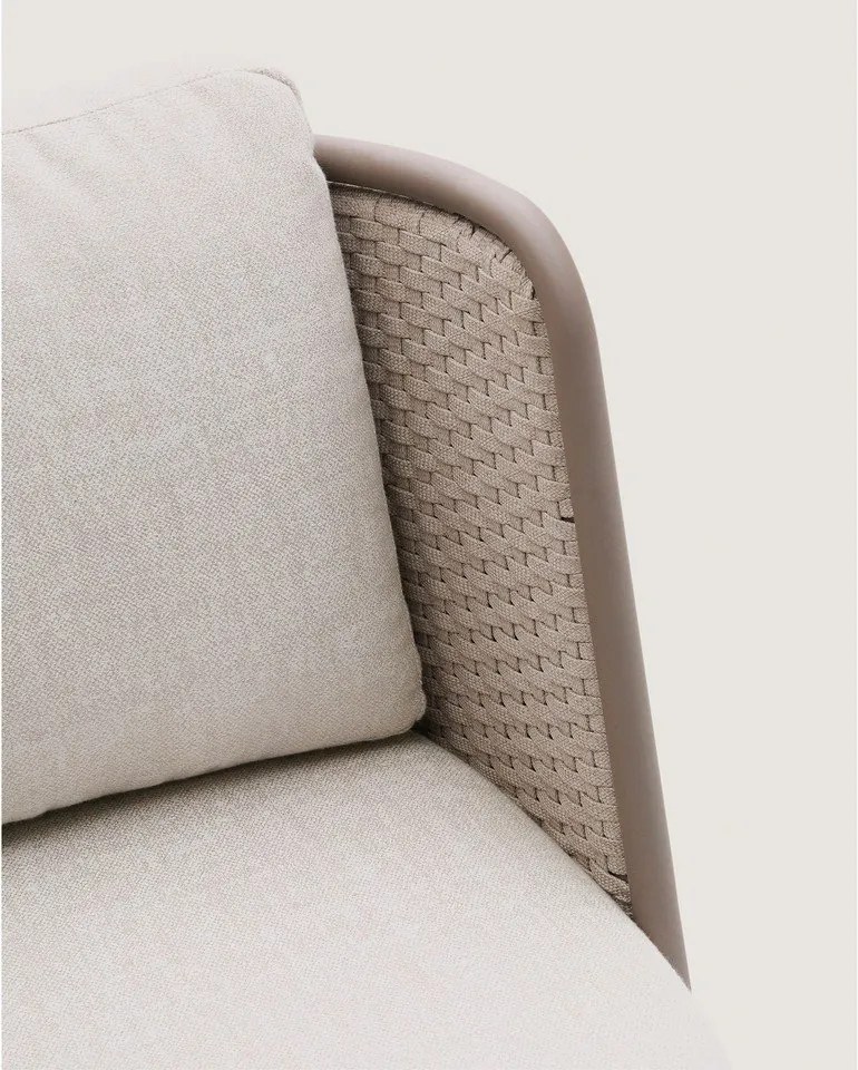 Krémové/taupe polstrované zahradní křeslo Sedalis – Kave Home