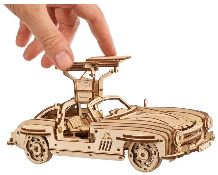 Ugears 3D dřevěné mechanické puzzle Auto Winged Sports Coupe