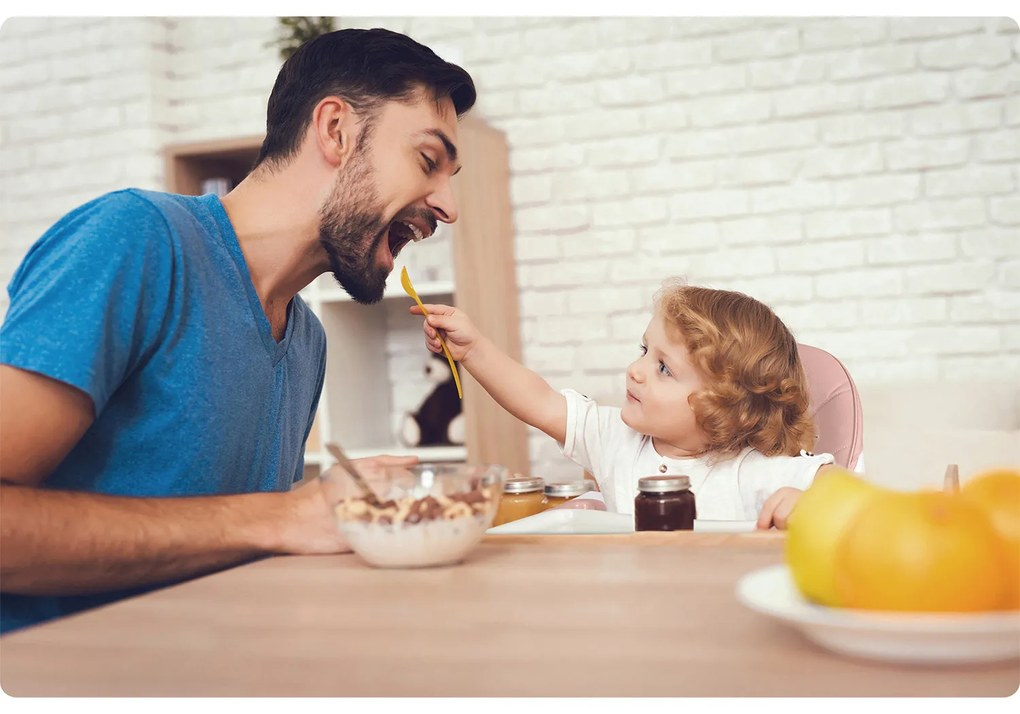 Růžová rostoucí židle na krmení Ricokids Mani pro děti