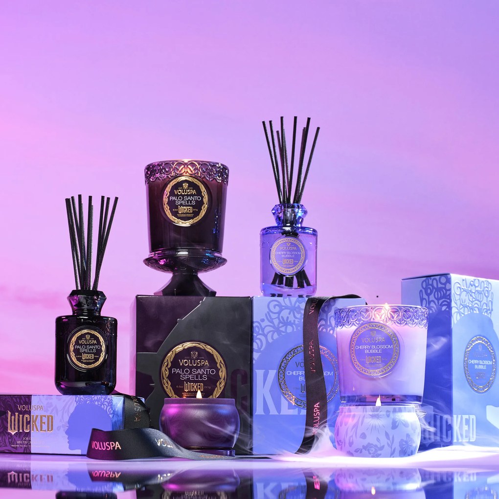 Voluspa Wicked svíčka Palo Santo Spells, 241 g