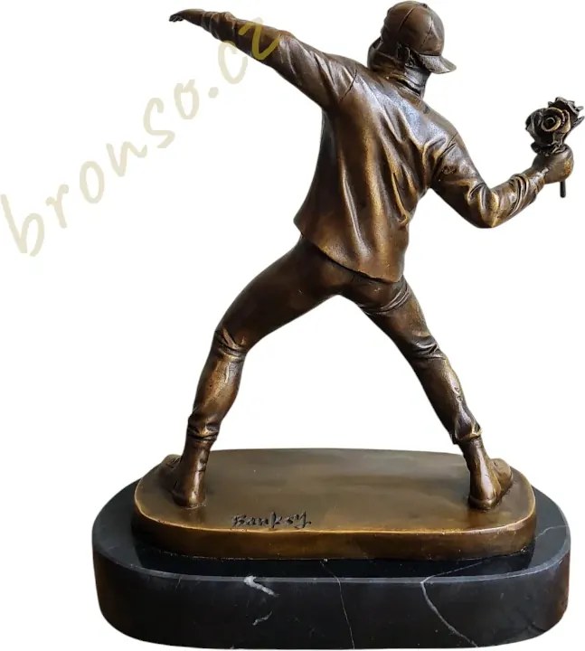 Bronzová socha Banksy: Flower Thrower – Hodící se květinář - Moderní umění, designová soška