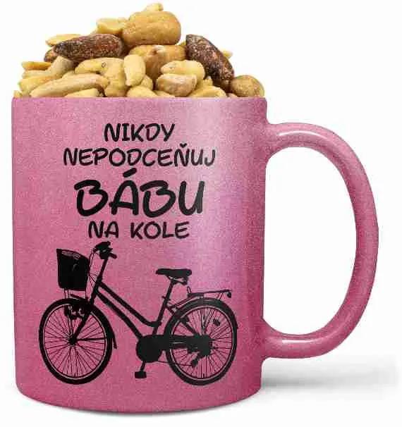 Hrnek Bába na kole (růžový) (Náplň hrníčku: Směs slaných oříšků)