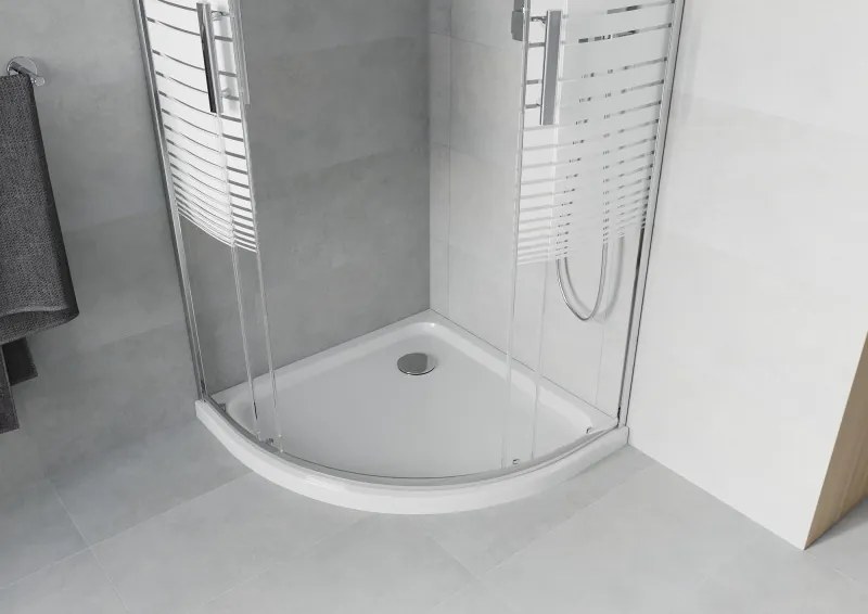 Mexen Rio, čtvrtkruhový sprchový kout s posuvnými dveřmi 80 x 80 cm, 5mm čiré sklo/pásy, chromový profil + bílá sprchová vanička, 863-080-080-01-20-4110