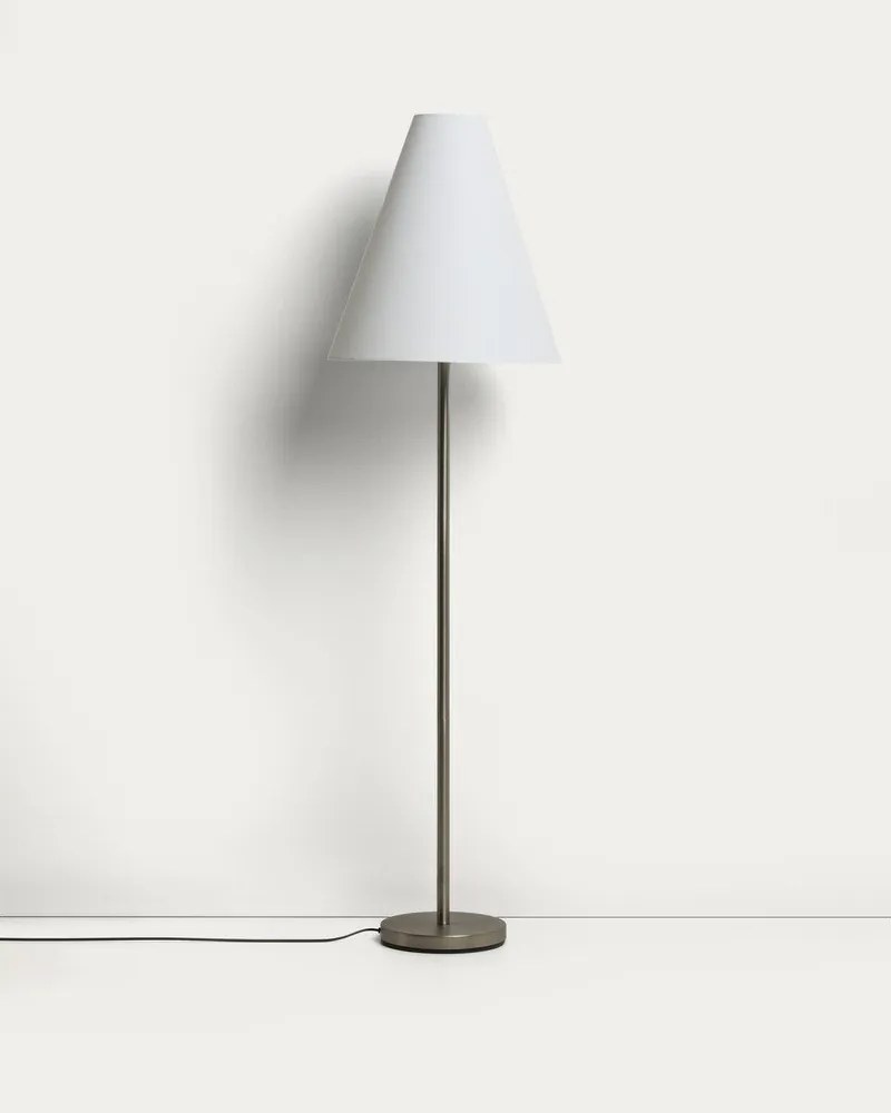 Stojací lampa ve stříbrné barvě s textilním stínidlem (výška 153 cm) Navat – Kave Home