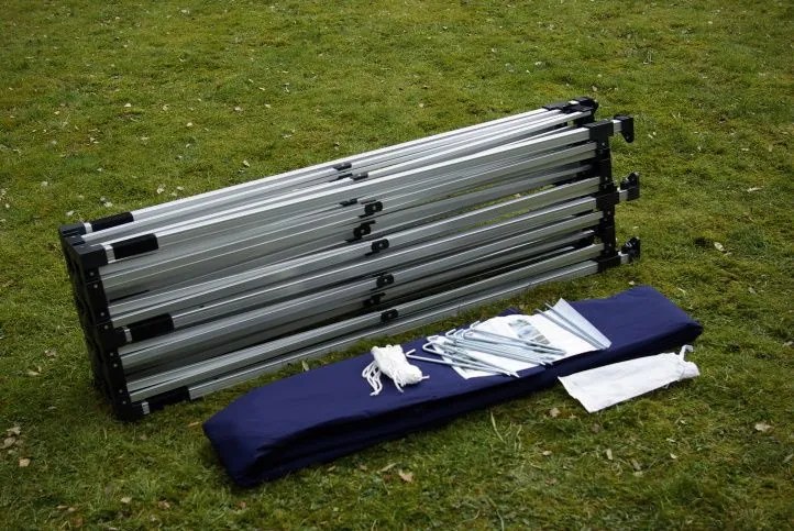 Nůžkový párty stan 3 × 6 m s bočními stěnami, modrý
