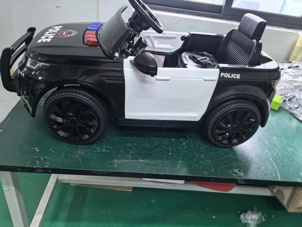 AIYAPLAY policejní elektrické auto pro děti 12 V, dálkové ovládání, černé