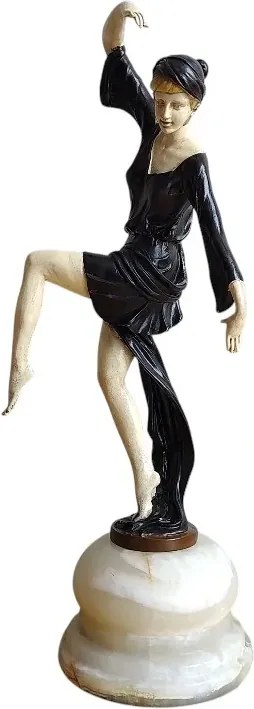 Art Deco socha tanečnice na mramoru – elegantní figurka ženy, vintage styl 20. léta, luxusní dekorace