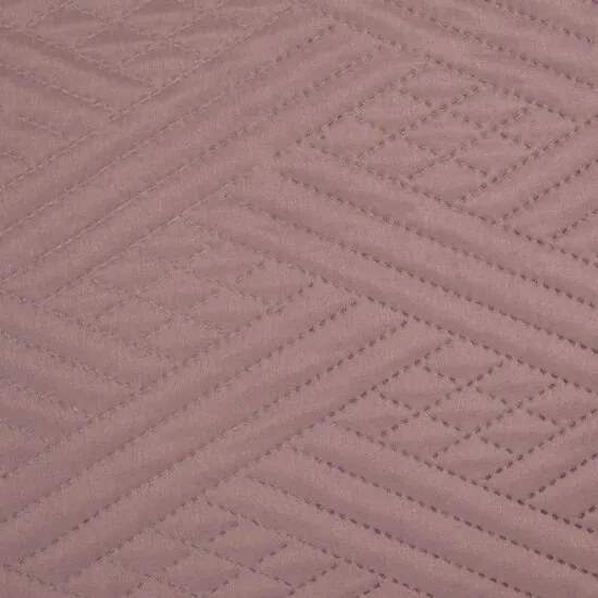 Růžový moderní přehoz na postel s geometrickým vzorem