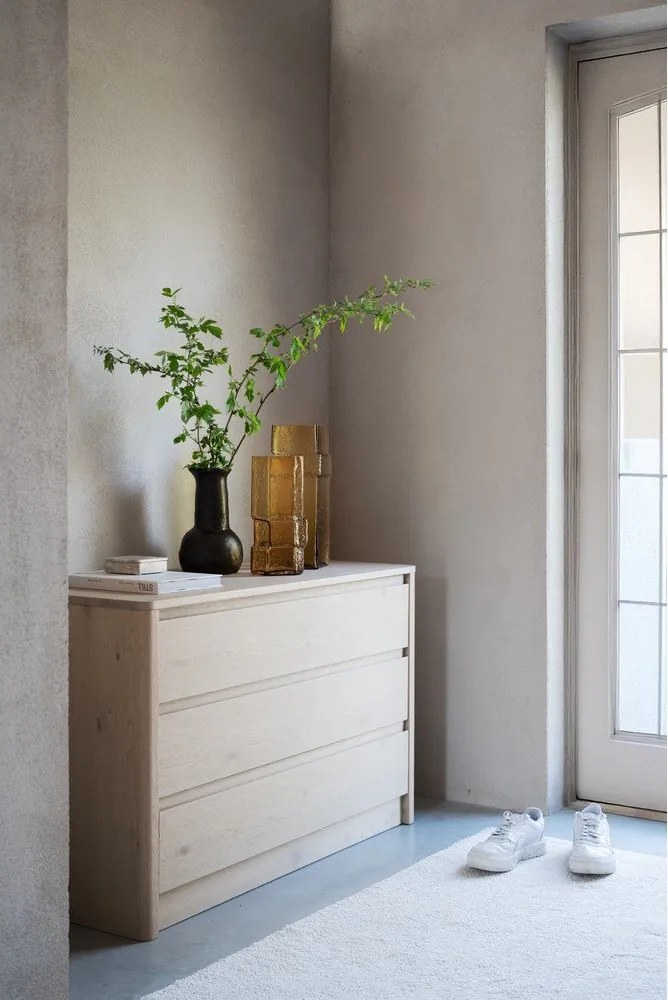 Komoda v dekoru dubu ve světle přírodní barvě 110x70x45 cm Melstone – Rowico