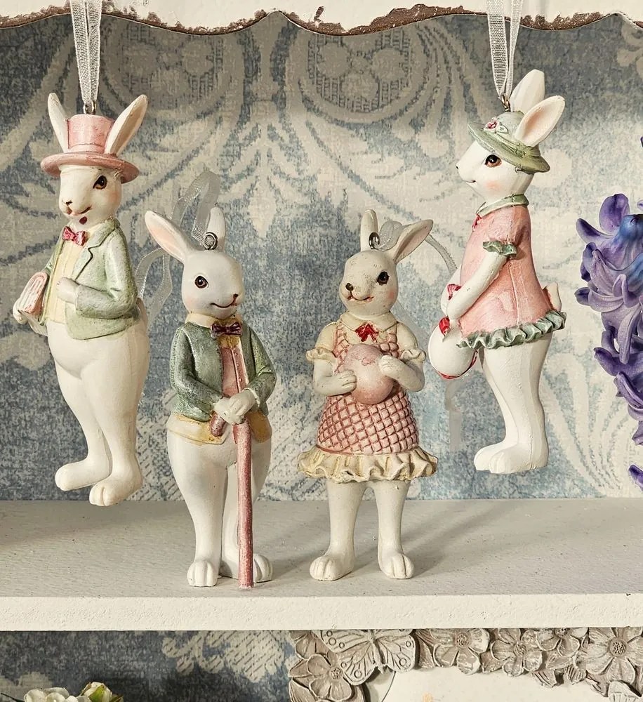 Závěsná ozdobná dekorace králík v saku s holí - 4*4*10 cm