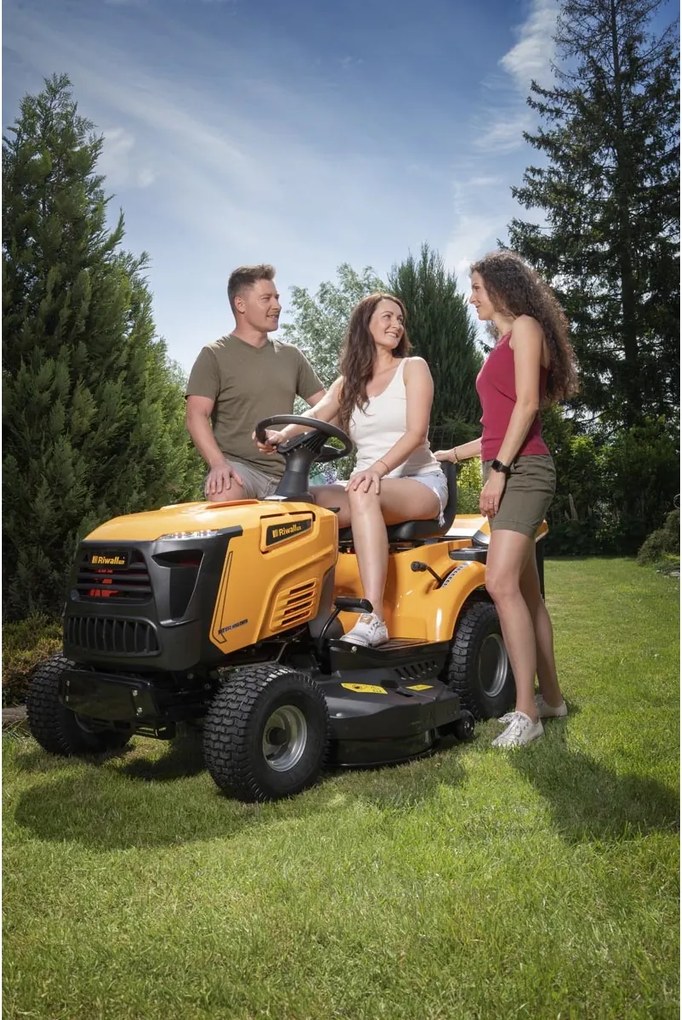 Riwall PRO RLT 92 HRD travní traktor 92 cm se zadním výhozem a hydrostatickou převodovkou