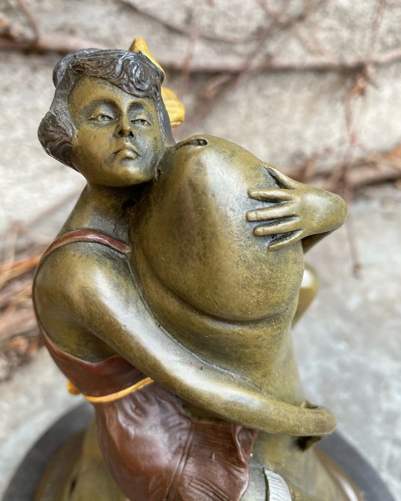 Erotická bronzová socha soška - Žena a penis