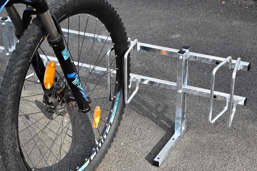 Řadový stojan na kola KS-600 pro 4 až 6 kol | KACERLE Počet stání: pro 5 kol, Povrchová úprava: žárový zinek