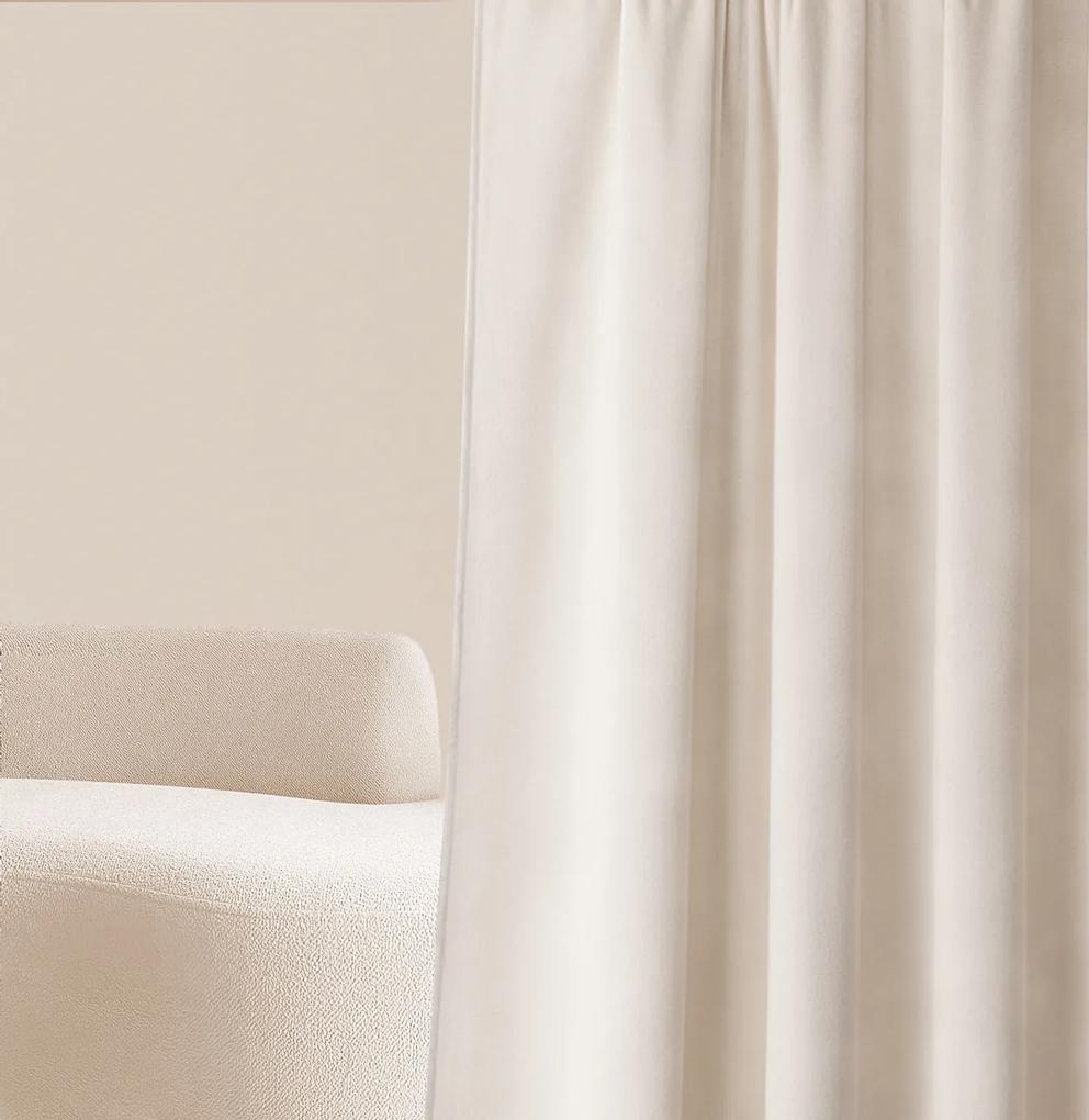 Room99 Hotový závěs na kroužcích CHARMY Jednobarevný Velurový Zatemňovací Barva: Béžová/Stříbrná, Velikost: 140 x 280 cm