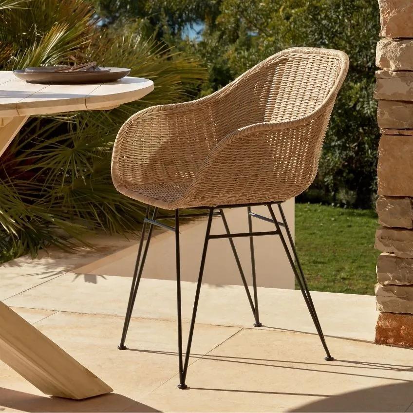 OnaDnes -20% Ratanová zahradní židle Kave Home Chart