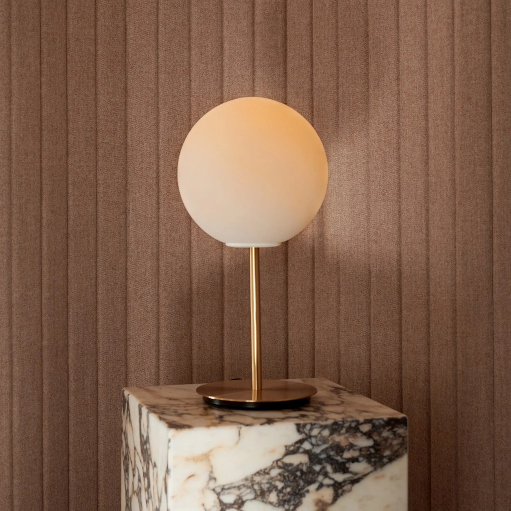 Stolní / nástěnná lampa TR, Brushed Brass, Matt Opal – AUDO COPENHAGEN