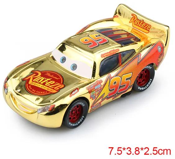 Kovové autíčko Disney Pixar "Auta" Motiv: McQueen zlatý