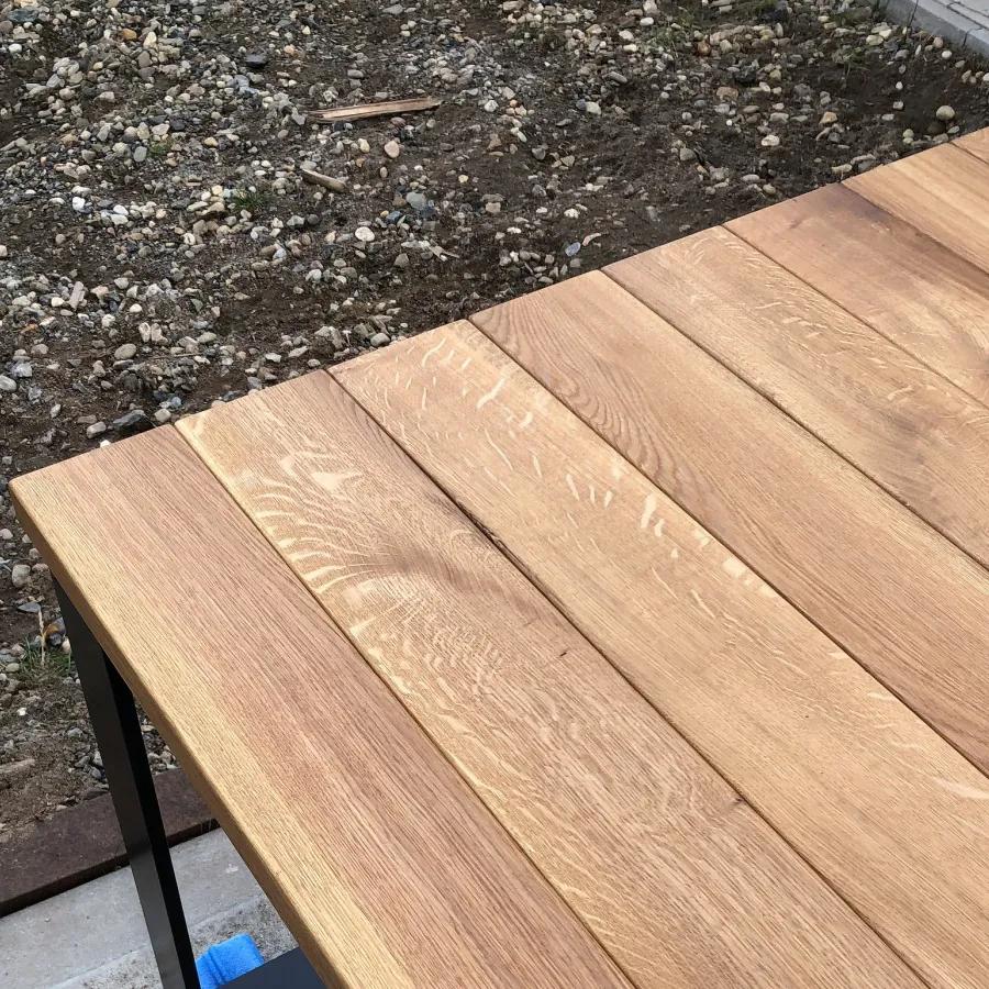 KULHÁNEK Zahradní stůl s nohami z ploché oceli XXL Odstín nátěru: olej - bezbarvý, Velikost desky: individuální, Odstín podnože: bílá - RAL 9010