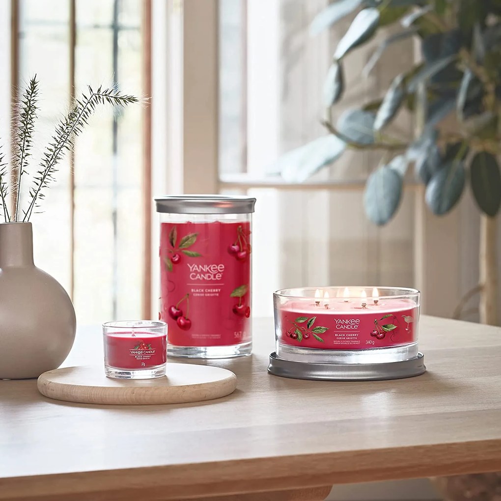 Yankee Candle vonná svíčka Signature Tumbler ve skle velká Black Cherry 567 g