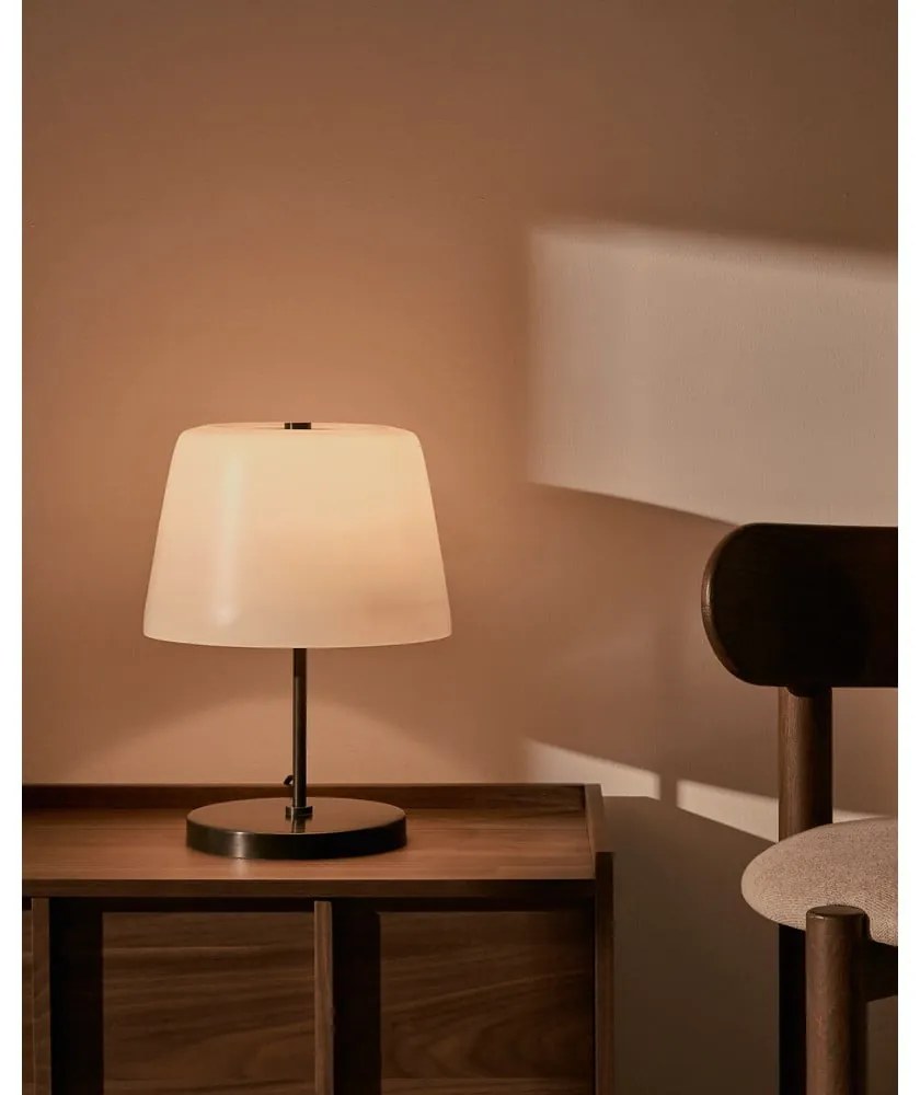 Černobílá stolní lampa se skleněným stínidlem (výška 38 cm) Nefar – Kave Home
