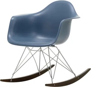 Eames Plastic Armchair RAR chrom mořská modrá tmavý javor Vitra