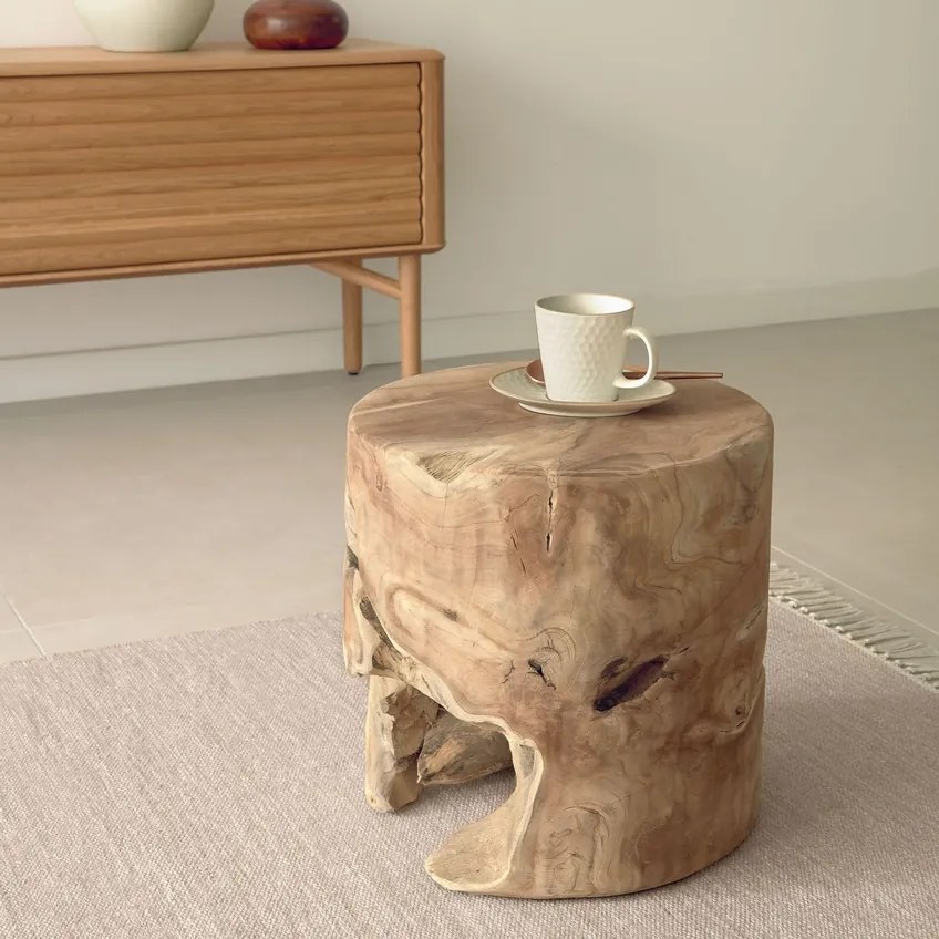 Masivní teakový odkládací stolek Kave Home Tropicana 35 cm