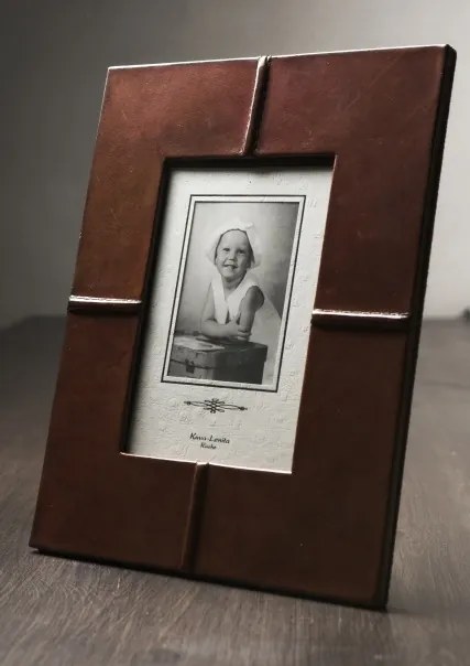 Kožený rámeček na fotografie YORK M, dark brown
