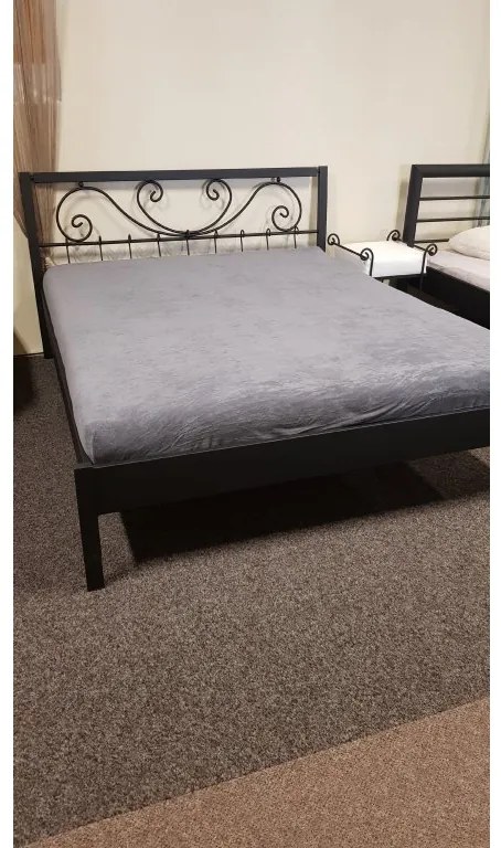 Nábytek ATIKA s.r.o. Kovová postel VERENA 160x200 černá Barevne provedení: černá, Rozměr: 160 x 200 cm