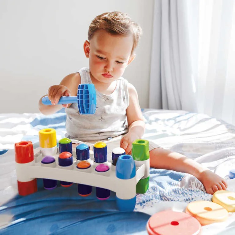 QUERCETTI Hammer Peggy baby zatloukačka 8 kolíků s kladívkem plast 4120