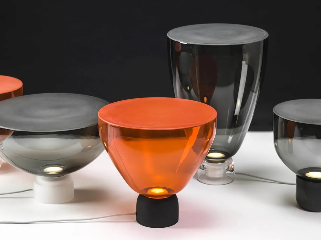 Designová stolní lampa Brokis Lightline S, PC972 Barva skla: Fialová - transparentní sklo, BARVA SPODNÍ ČÁSTI SKLA: transparentní sklo, POVRCHOVÁ ÚPRAVA SPODNÍ ČÁSTI SKLA: matovaný oboustranný povrch skloviny