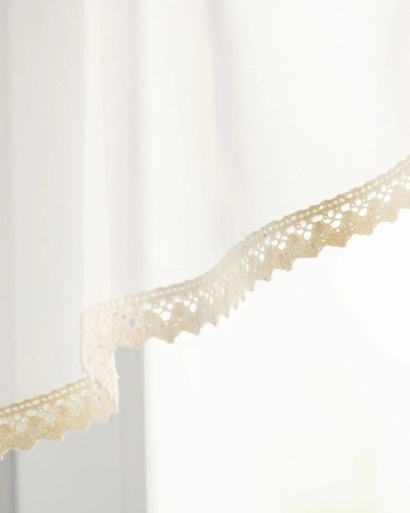 Krátká záclonka Lily z voálu a s krajkou barva krémová látka poloprůhledná, lesklé