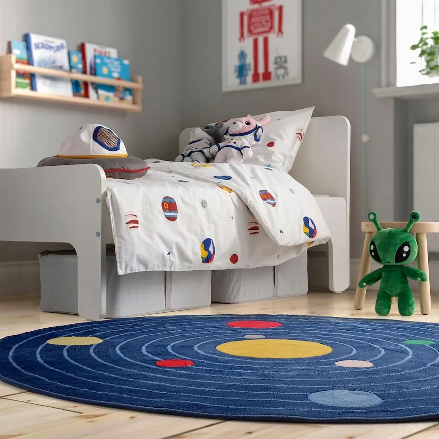 IKEA AFTONSPARV Koberec, vesmír zaoblený/modrý, 133 cm