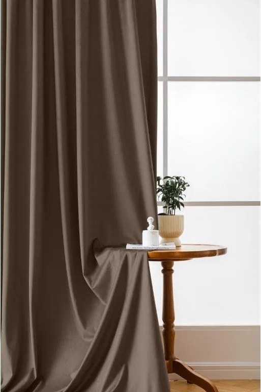 Hnědý zatemňovací závěs VELVET 140x270 cm Zavěšení: Řasící páska