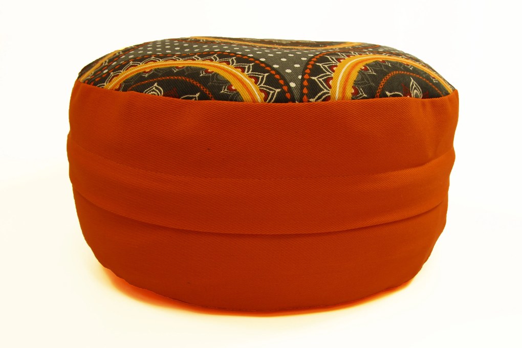 S radostí - vlastní výroba Meditační sedák s oranžovou mandalou - oranžový Velikost: ∅35 x v18 cm