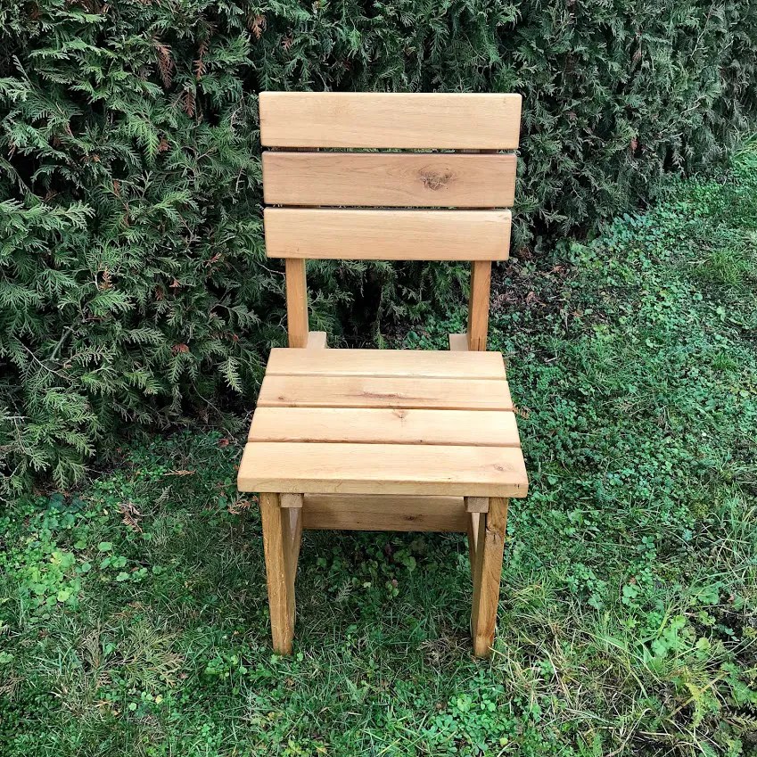 KULHÁNEK Klasická dubová židle Odstín nátěru: individuální