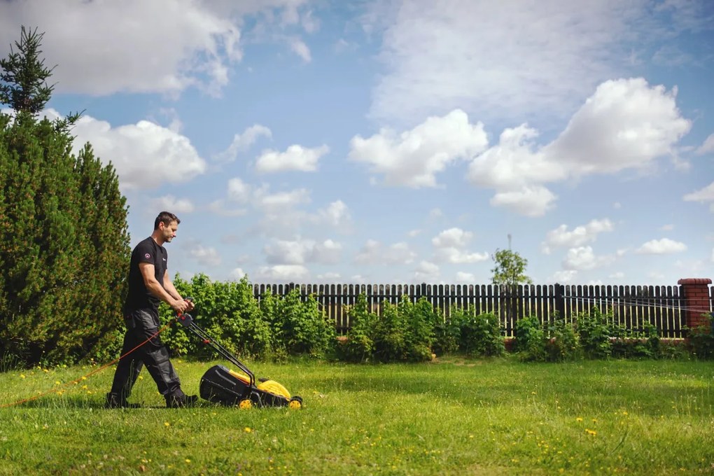 Elektrická indukční sekačka na trávu 32 cm (1)
