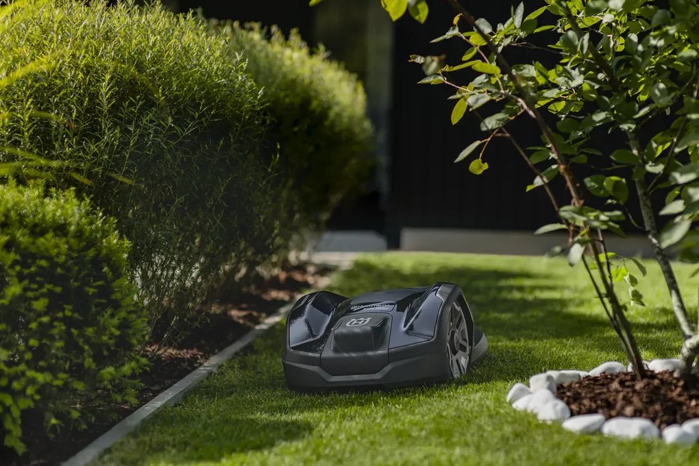Robotická sekačka Husqvarna Automower 310 E NERA (starší model bez integrovaného EPOSU) - na objednávku !