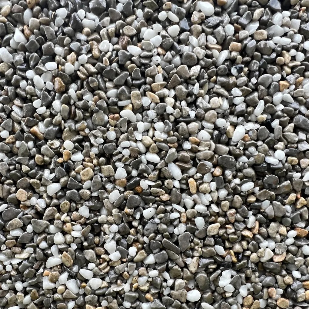 Báča Beton Kamenný koberec na podlahu Gino Frakce: Hrubá (4 – 8 mm), vydatnost setu 1,3 m², Doporučené použití v: interiéru - dvousložková epoxidová pryskyřice