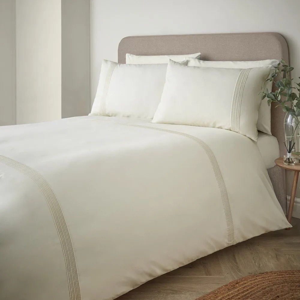 Krémové povlečení na jednolůžko 135x200 cm Pintuck Easy Iron Percale – Catherine Lansfield