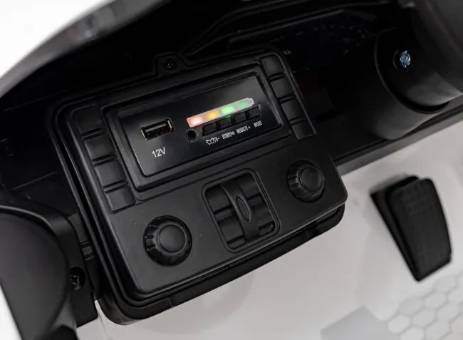 Elektrické autíčko BMW M4 bílé