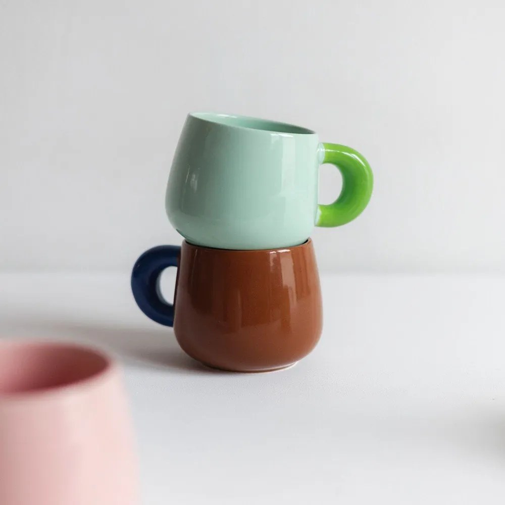 Světle modrý hrnek z kostního porcelánu 470 ml Coco – ONA