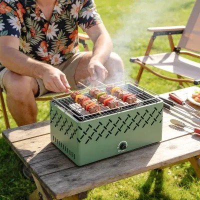 Outsunny gril na dřevěné uhlí 45,5x29x21 cm s integrovaným ventilátorem, nastavitelnou teplotou a miskou na uhlí, světle zelený