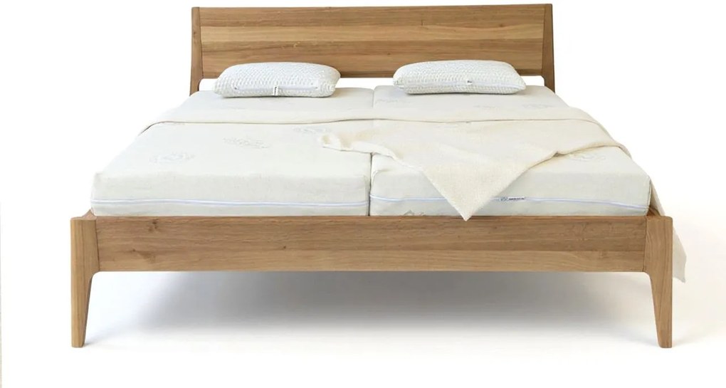 Designová postel Postelia ADRIA Buk jádrový 180x200cm - dřevěná postel z masivu o šíři 4 cm